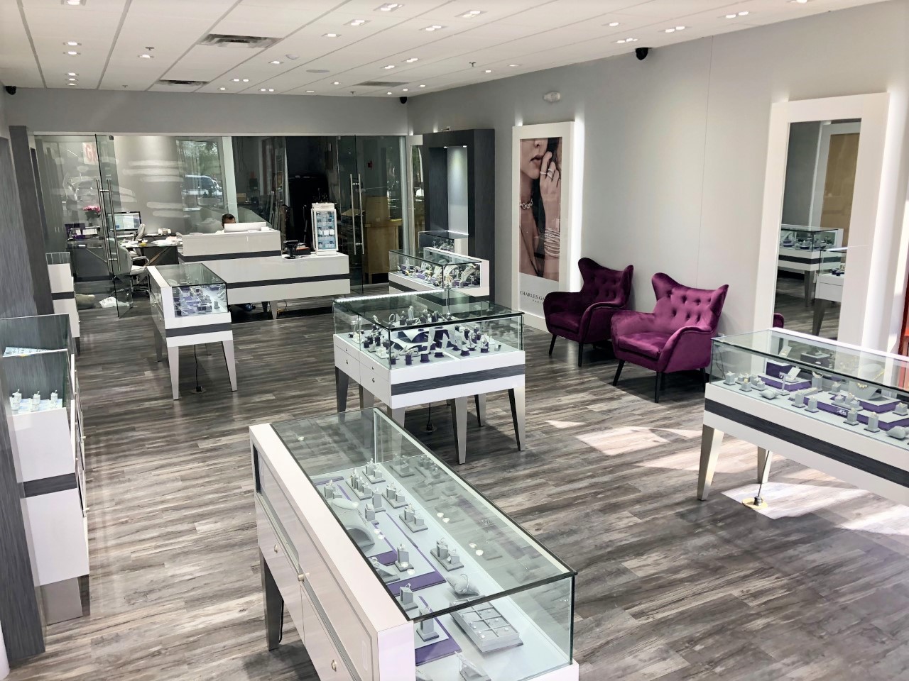 Showcase Display: Enhancing Your Retail Experience - JPDESIGNUSA